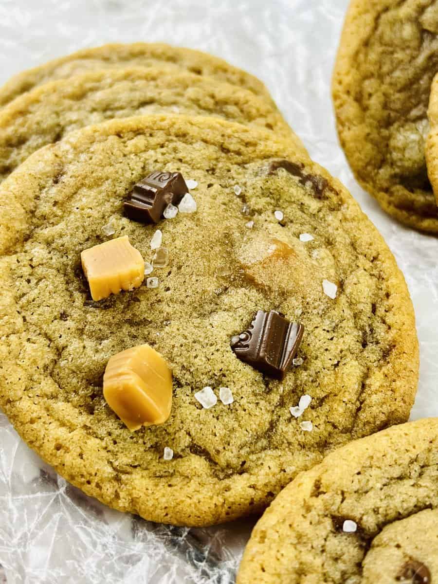 SALTED CARAMEL CHOCOLATE CHUNK COOKIES - Bake Me a Cookie