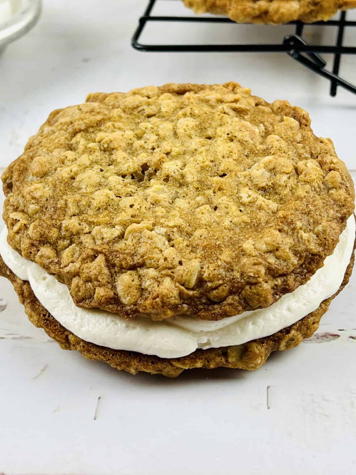 OATMEAL CREAM PIE COOKIES - Bake Me a Cookie