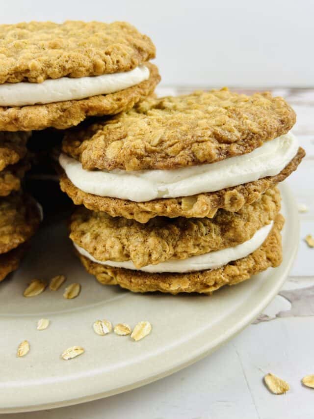 OATMEAL CREAM PIE COOKIES - Bake Me a Cookie